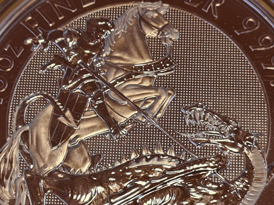 10 0z Valiant By The Royal Mint - Ace Bullion - Silver Pouring